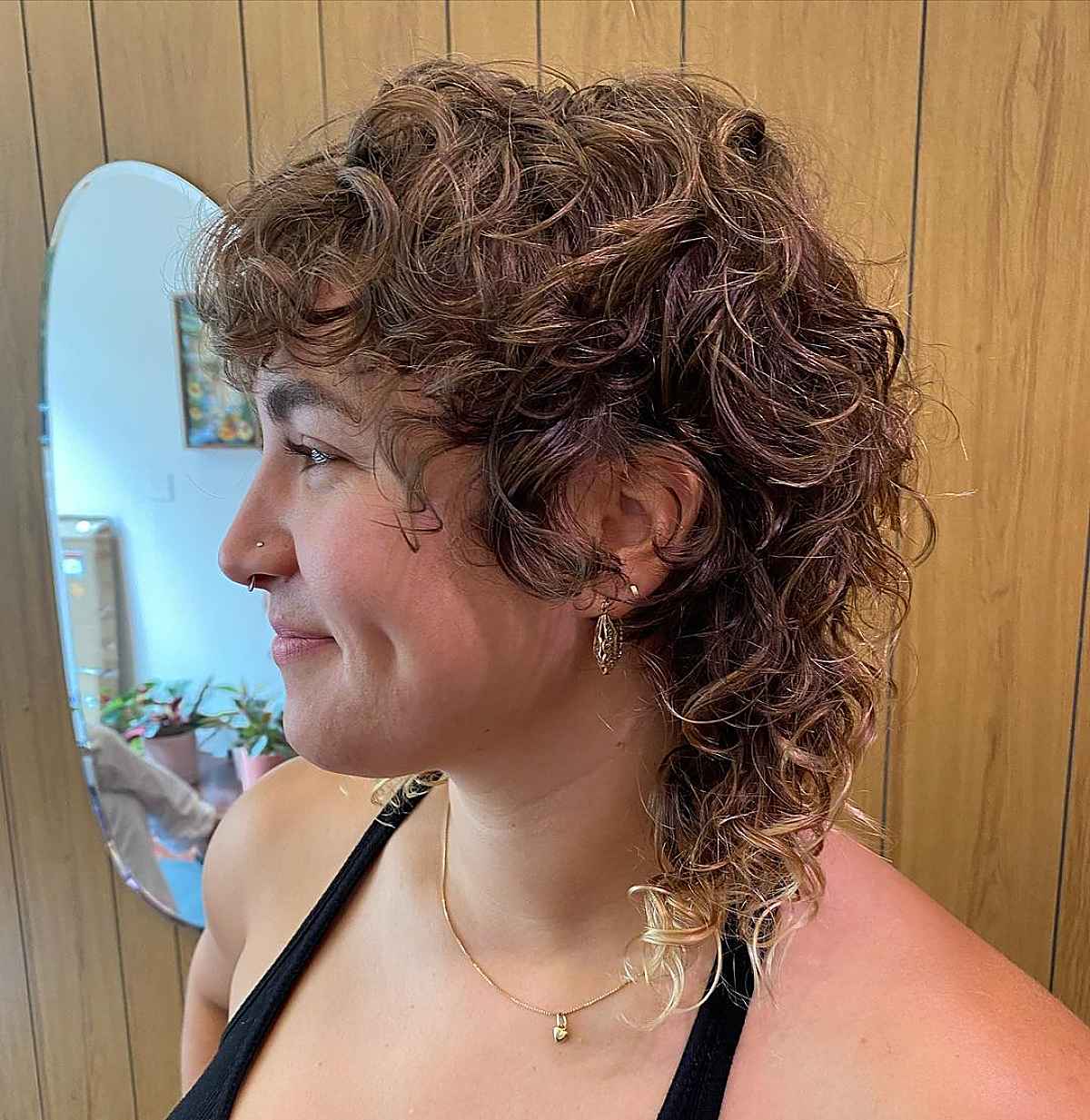 25+ Modern Curly Mullet Hairstyles for Girls in 2025 - Taper Fade